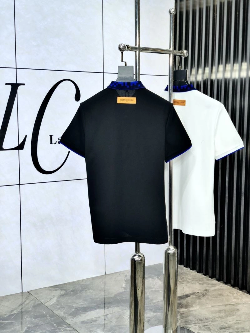 Accurate model Louis Vuitton T-Shirts