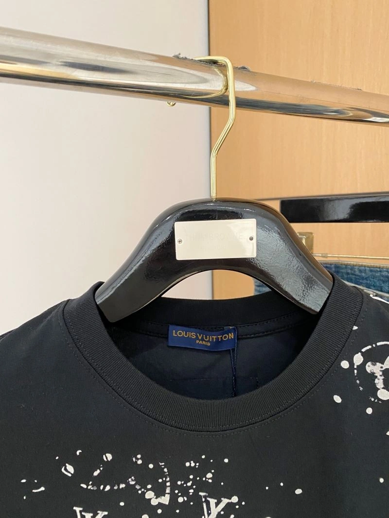 Indistinguishable Louis Vuitton T-Shirts