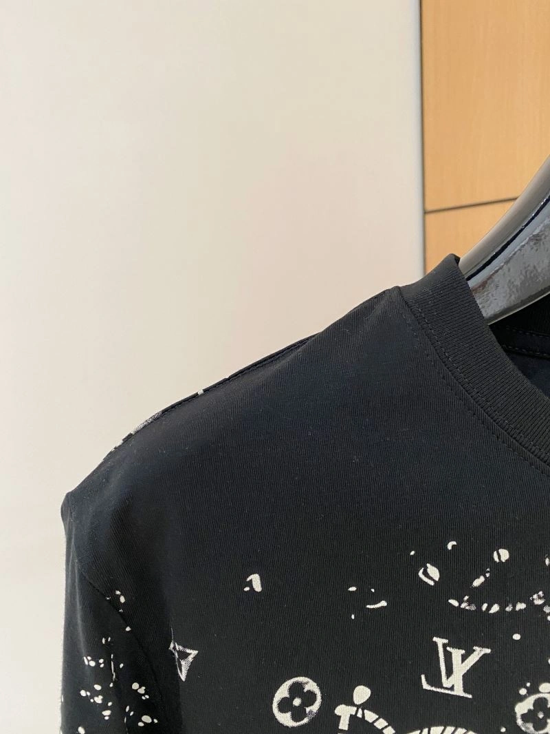 Indistinguishable Louis Vuitton T-Shirts