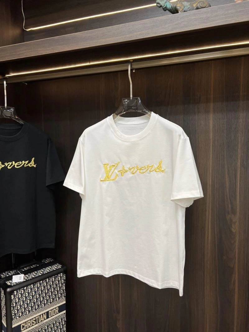 Accurate model Louis Vuitton T-Shirts