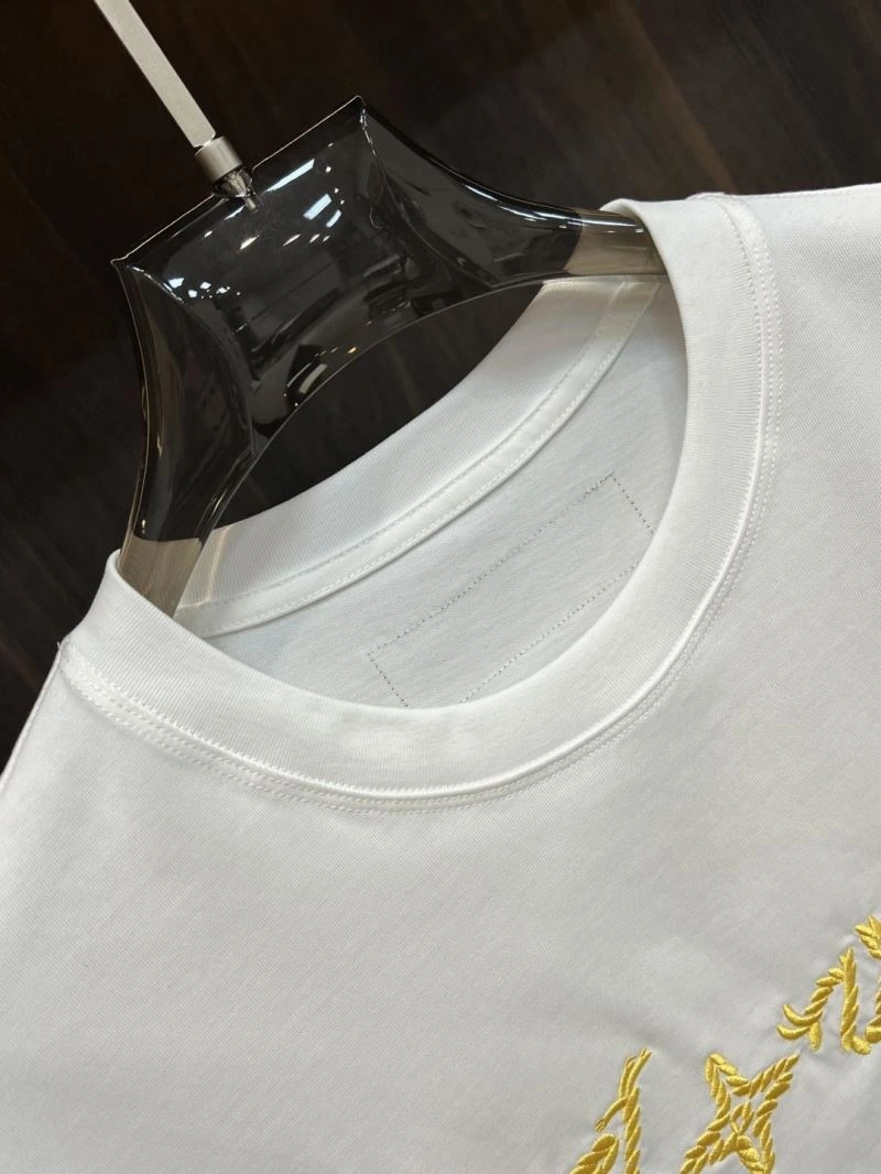 Accurate model Louis Vuitton T-Shirts