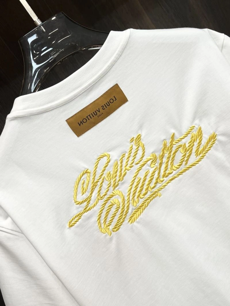 Accurate model Louis Vuitton T-Shirts