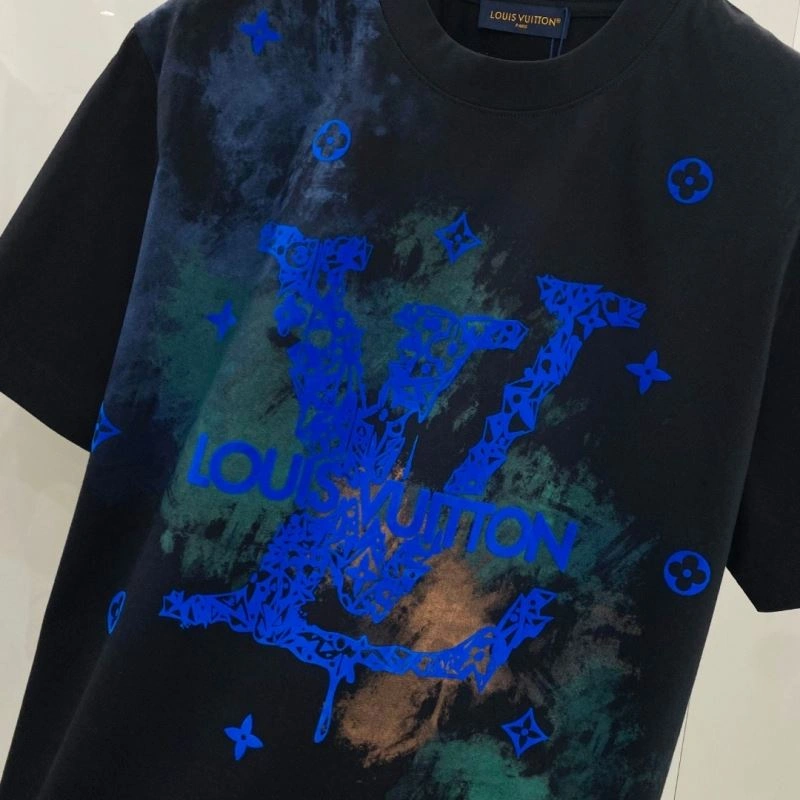 Indistinguishable Louis Vuitton T-Shirts