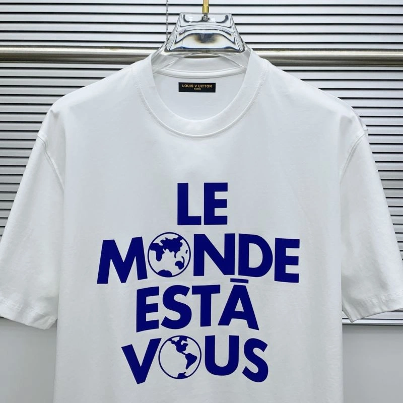 Accurate model Louis Vuitton T-Shirts