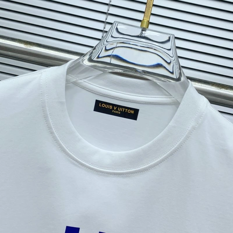 Accurate model Louis Vuitton T-Shirts