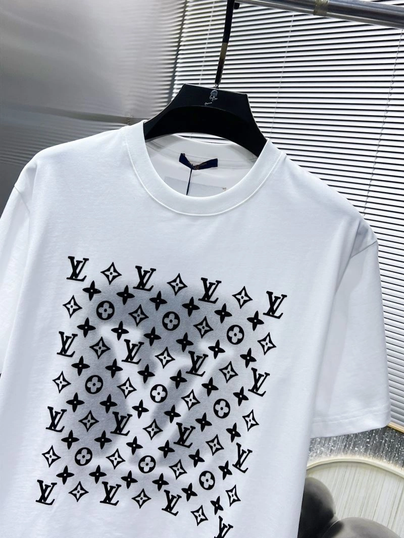 Accurate model Louis Vuitton T-Shirts