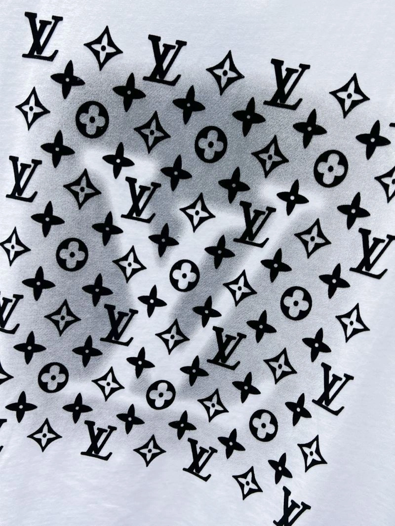 Accurate model Louis Vuitton T-Shirts