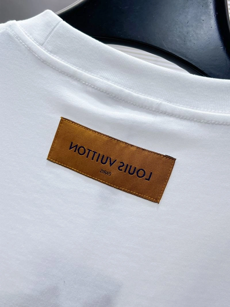 Accurate model Louis Vuitton T-Shirts