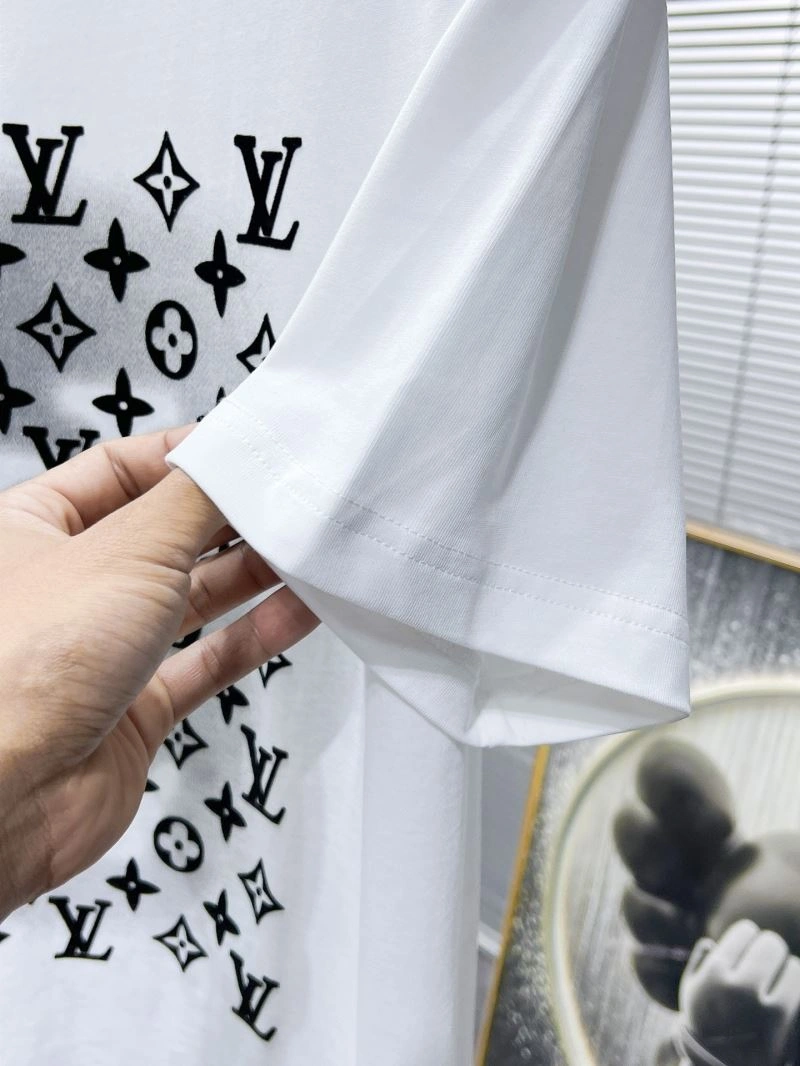 Accurate model Louis Vuitton T-Shirts