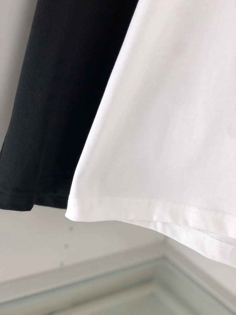 Indistinguishable Louis Vuitton T-Shirts