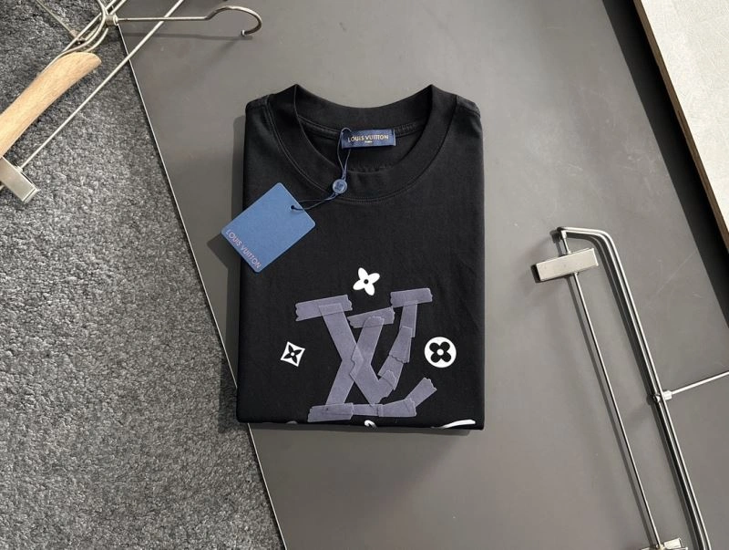 Low-cost Louis Vuitton T-Shirts