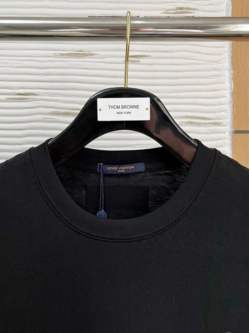 Accurate model Louis Vuitton T-Shirts
