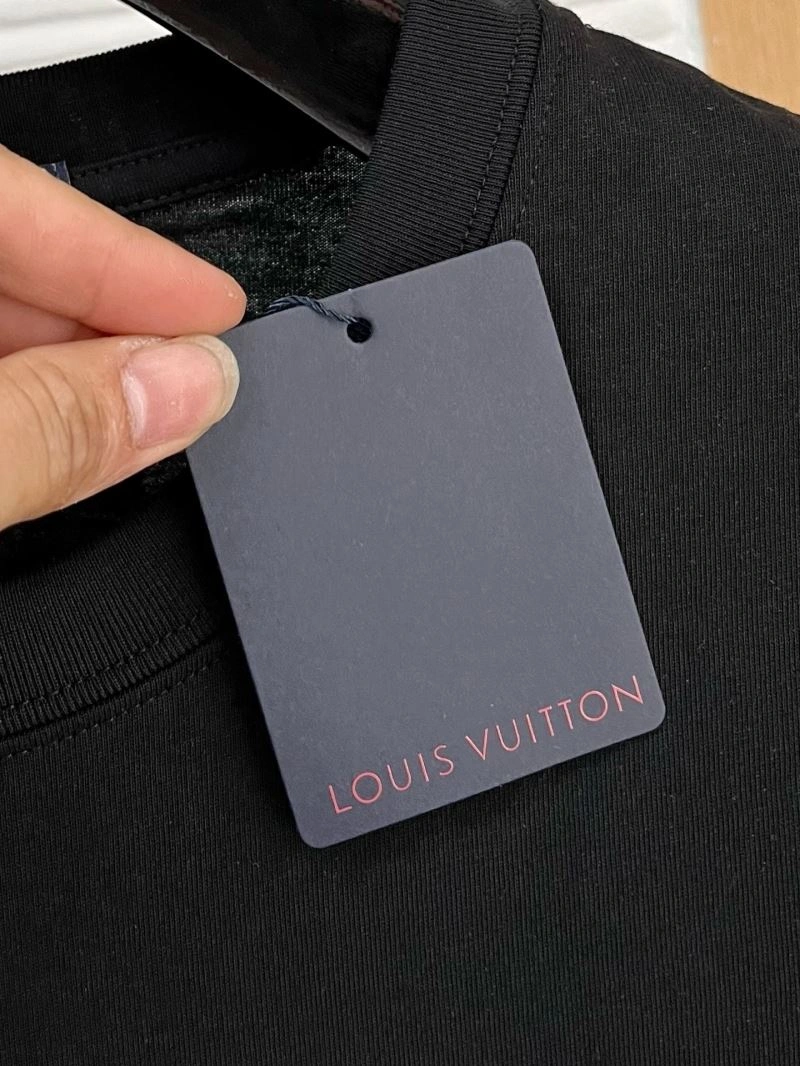 Accurate model Louis Vuitton T-Shirts