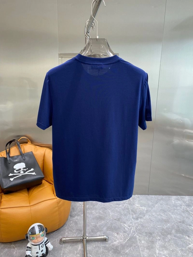Indistinguishable Louis Vuitton T-Shirts