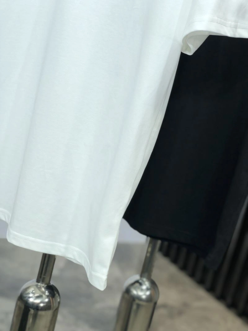 Exact replica Louis Vuitton T-Shirts