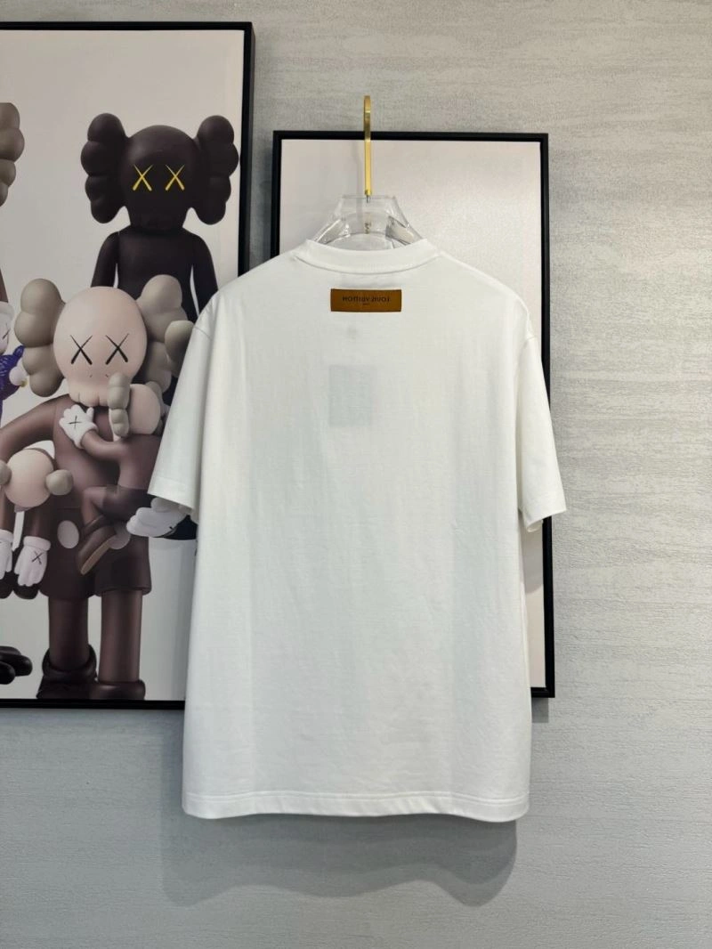 Accurate model Louis Vuitton T-Shirts