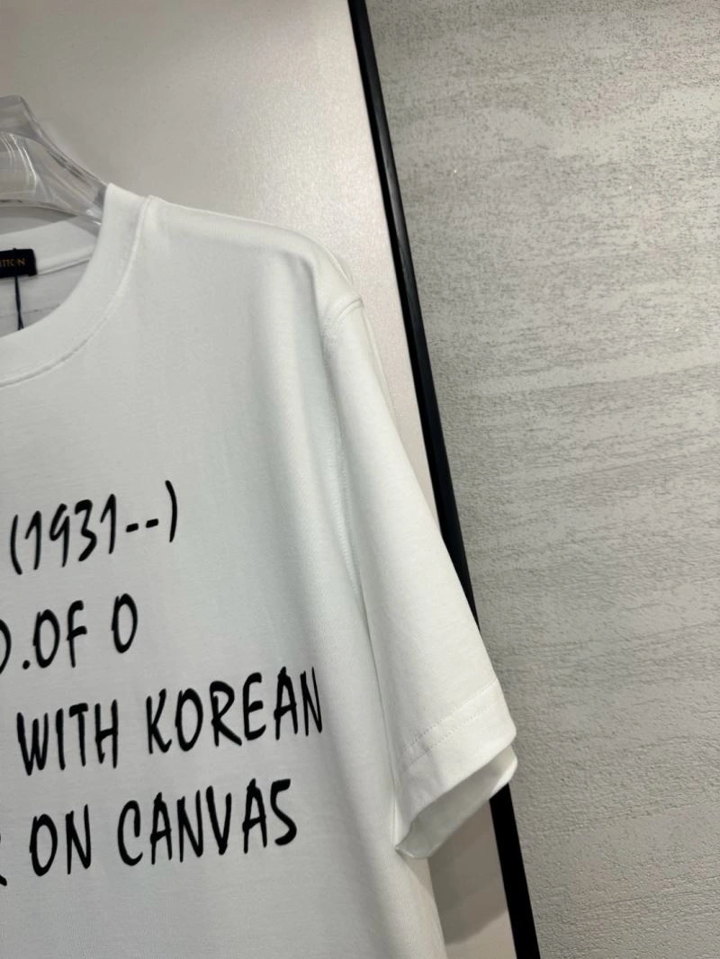 Accurate model Louis Vuitton T-Shirts