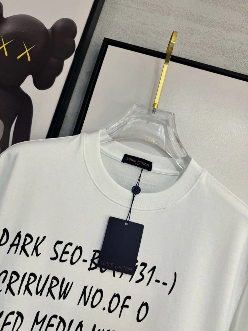 Accurate model Louis Vuitton T-Shirts