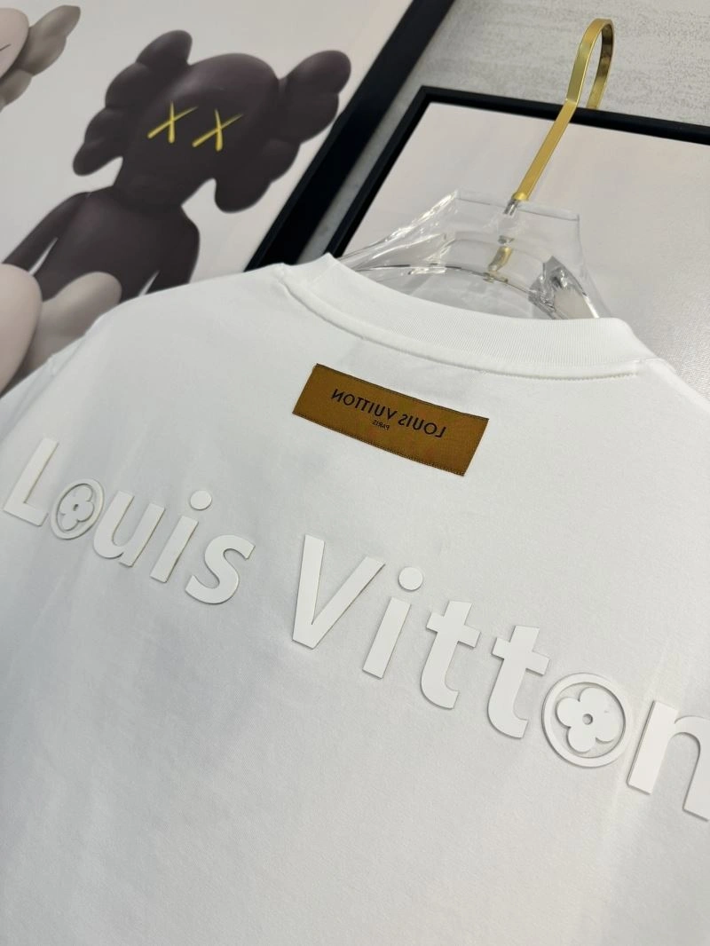 Accurate model Louis Vuitton T-Shirts