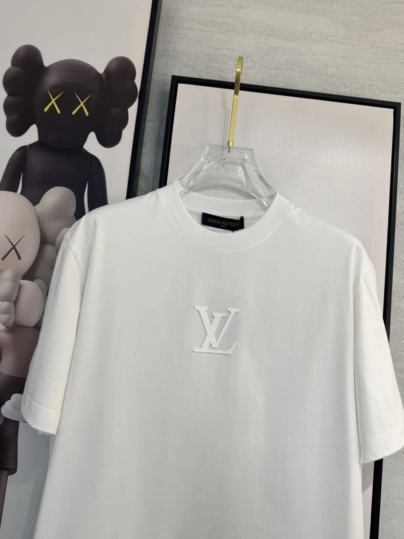 Accurate model Louis Vuitton T-Shirts