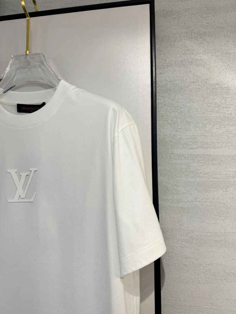 Accurate model Louis Vuitton T-Shirts