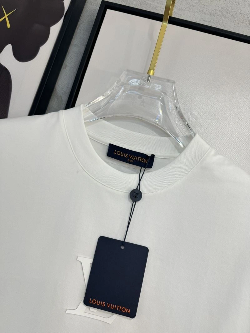 Accurate model Louis Vuitton T-Shirts