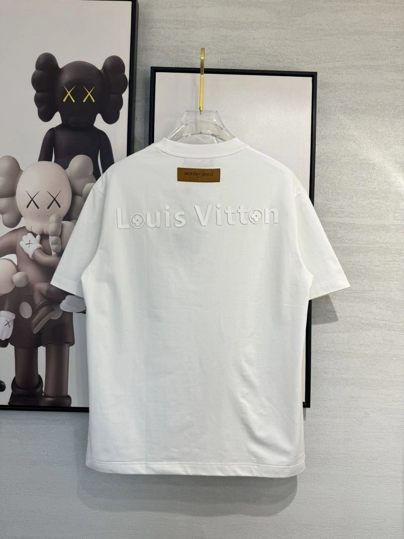 Accurate model Louis Vuitton T-Shirts