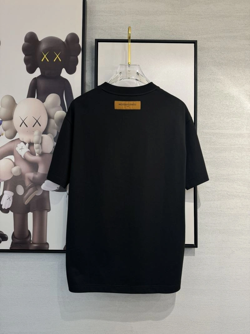 Accurate model Louis Vuitton T-Shirts