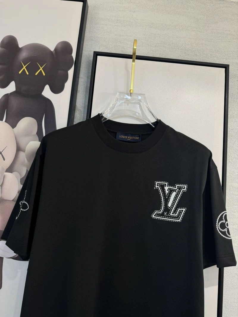 Accurate model Louis Vuitton T-Shirts
