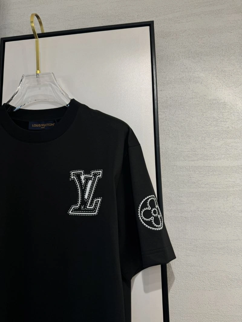 Accurate model Louis Vuitton T-Shirts