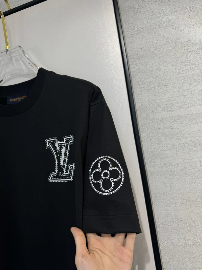 Accurate model Louis Vuitton T-Shirts