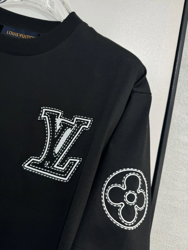 Accurate model Louis Vuitton T-Shirts