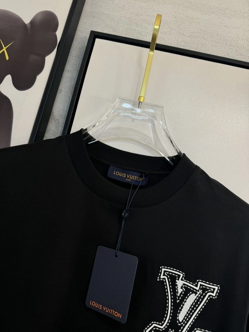 Accurate model Louis Vuitton T-Shirts