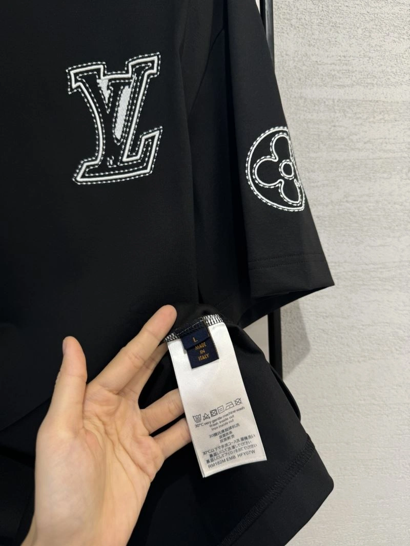 Accurate model Louis Vuitton T-Shirts