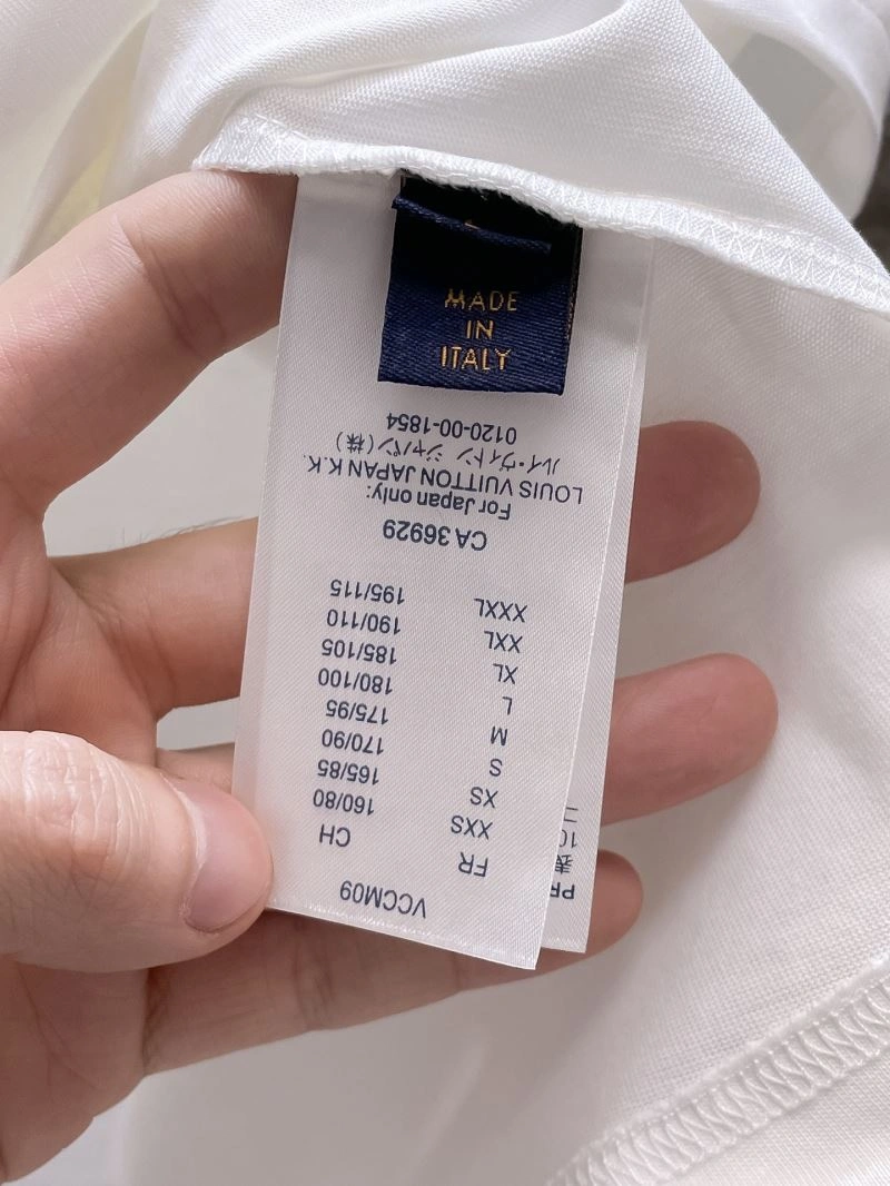 Accurate model Louis Vuitton T-Shirts