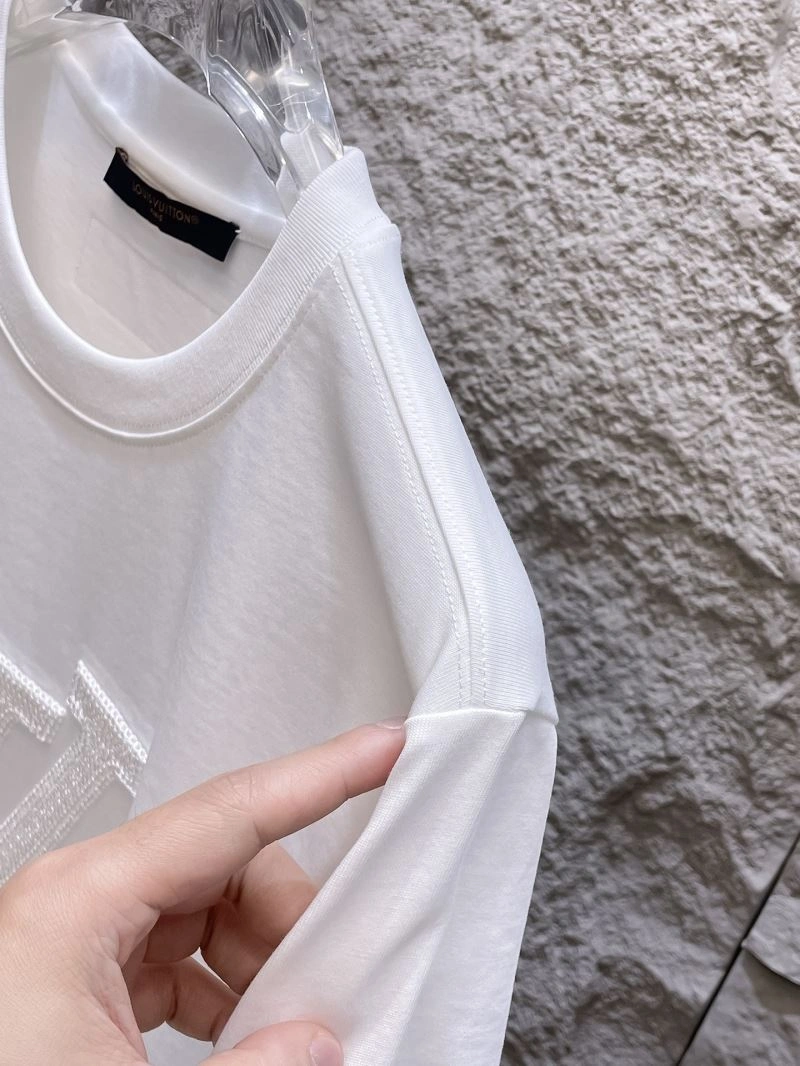 Accurate model Louis Vuitton T-Shirts
