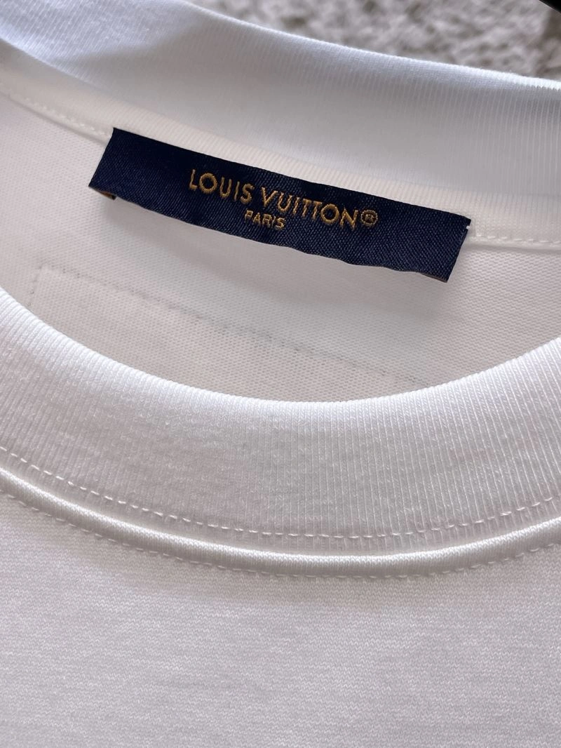 Accurate model Louis Vuitton T-Shirts