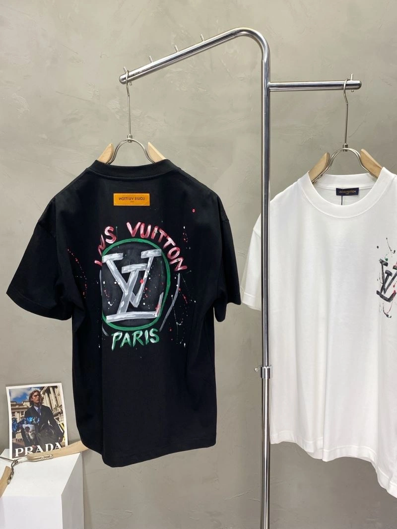 Accurate model Louis Vuitton T-Shirts