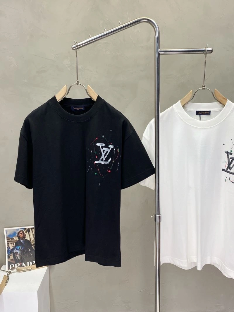 Accurate model Louis Vuitton T-Shirts