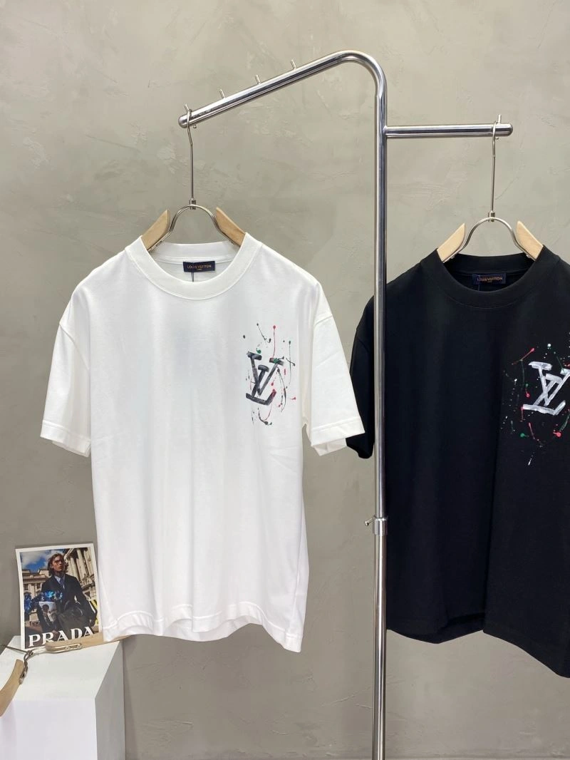 Accurate model Louis Vuitton T-Shirts