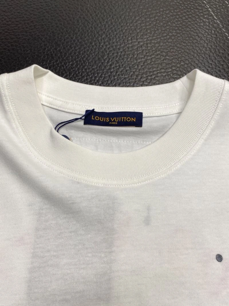 Accurate model Louis Vuitton T-Shirts