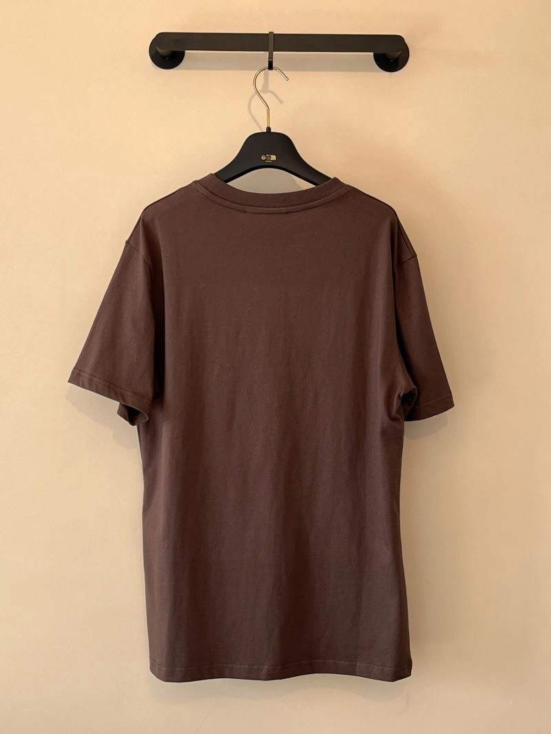 Indistinguishable Louis Vuitton T-Shirts