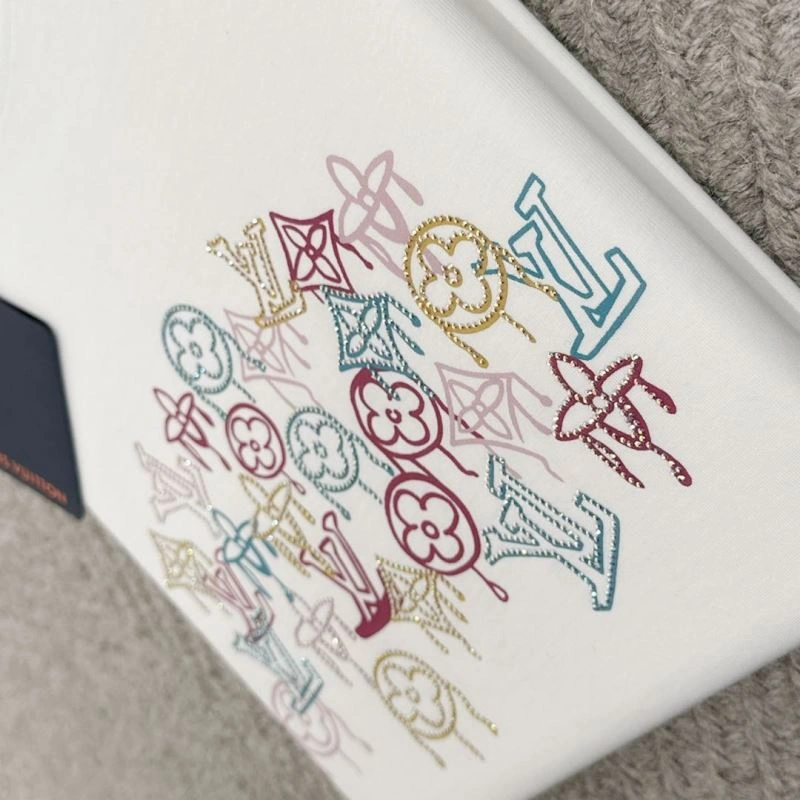 Indistinguishable Louis Vuitton T-Shirts