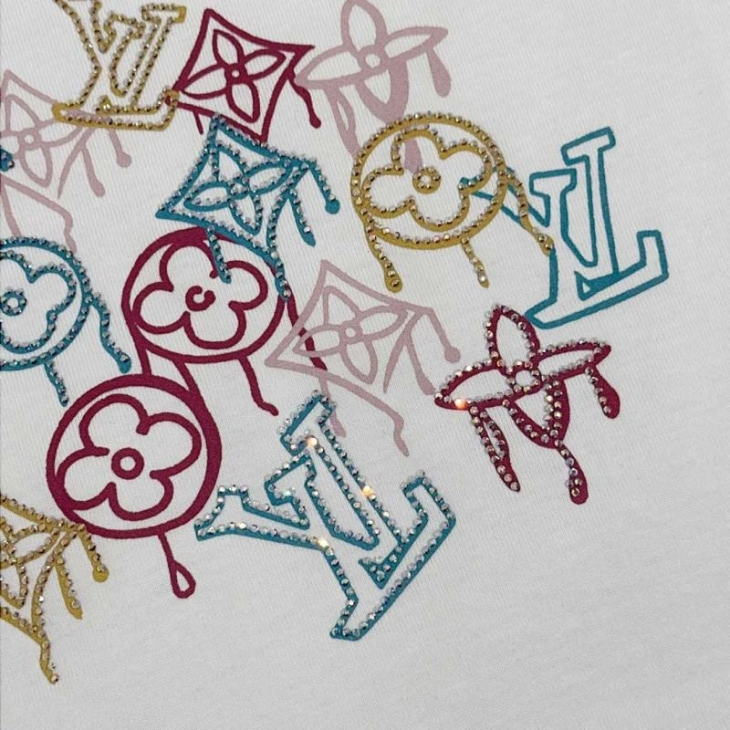 Indistinguishable Louis Vuitton T-Shirts