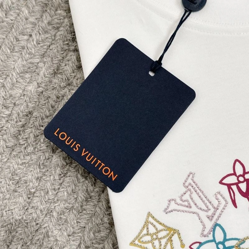 Indistinguishable Louis Vuitton T-Shirts