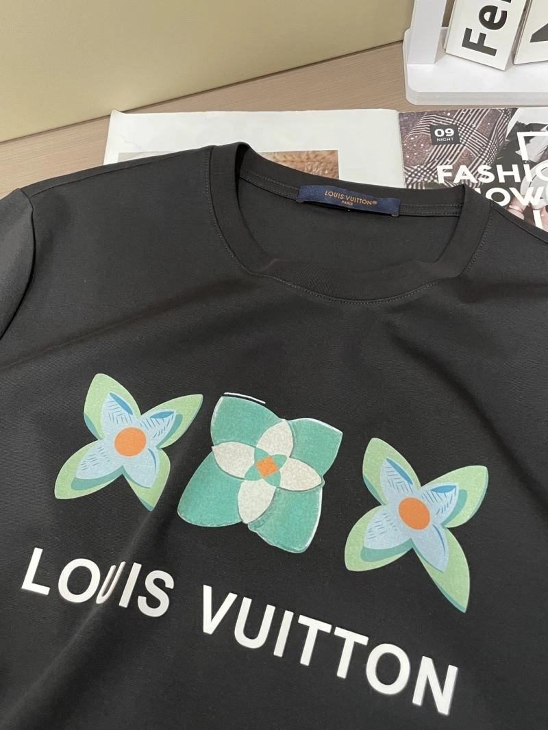 Exact replica Louis Vuitton T-Shirts