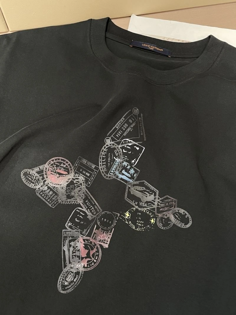 Accurate model Louis Vuitton T-Shirts