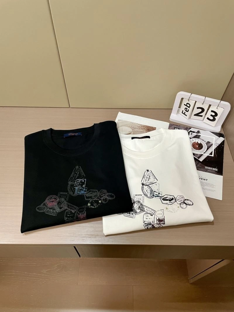 Accurate model Louis Vuitton T-Shirts