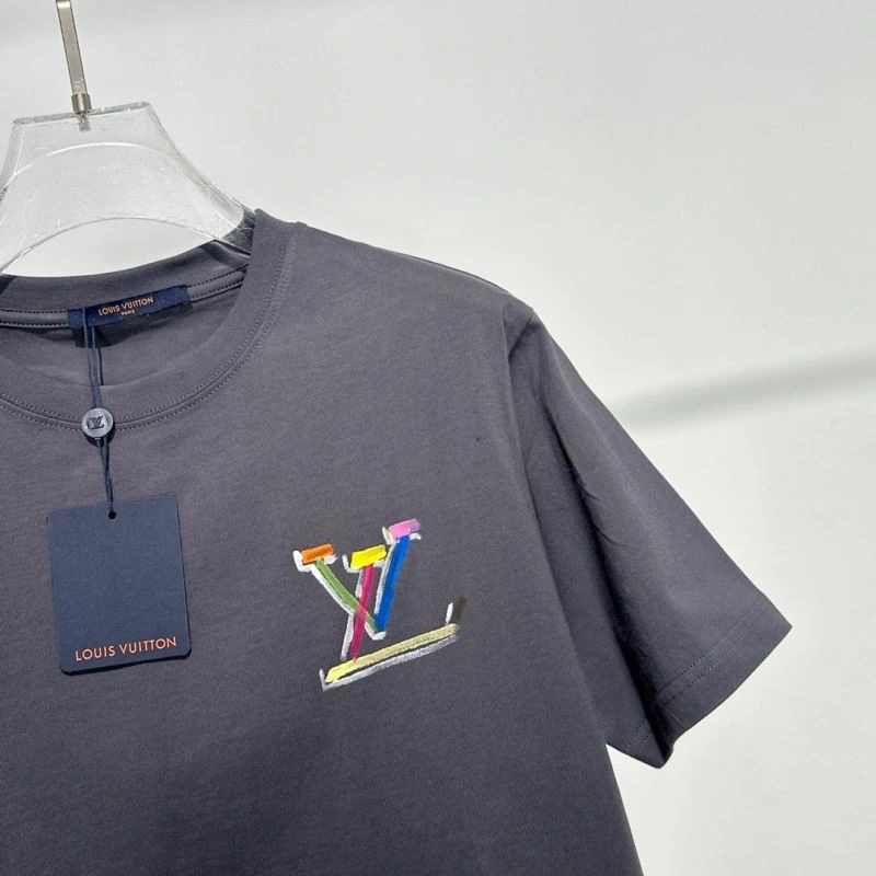Accurate model Louis Vuitton T-Shirts