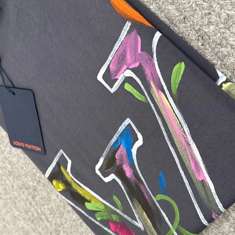 Accurate model Louis Vuitton T-Shirts